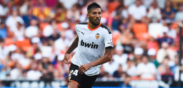 El Valencia todavía no descarta la renovación de Garay | Fichajes.net