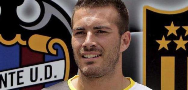 El Málaga no sabe si vender a Xavi Torres | Fichajes.net