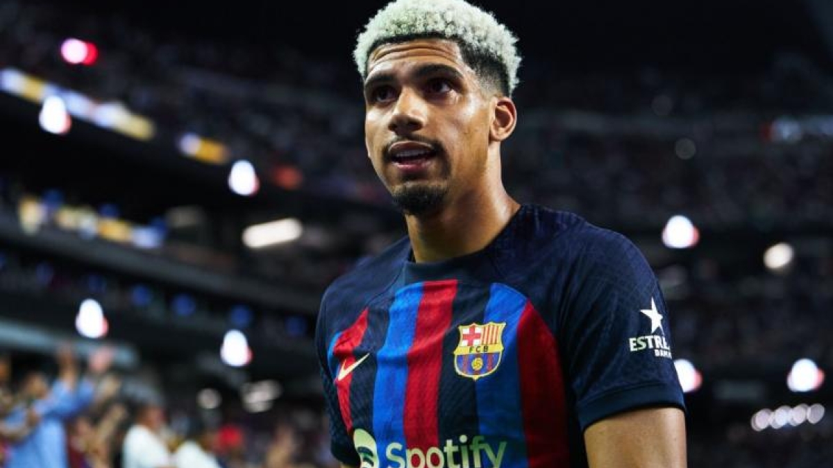 Ronald Araújo, ¿El lateral derecho de Xavi para la 2022/23?