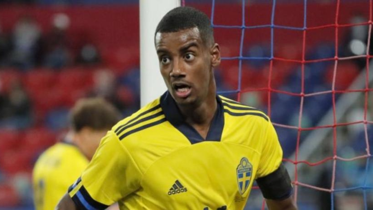 El Arsenal se mueve por Isak