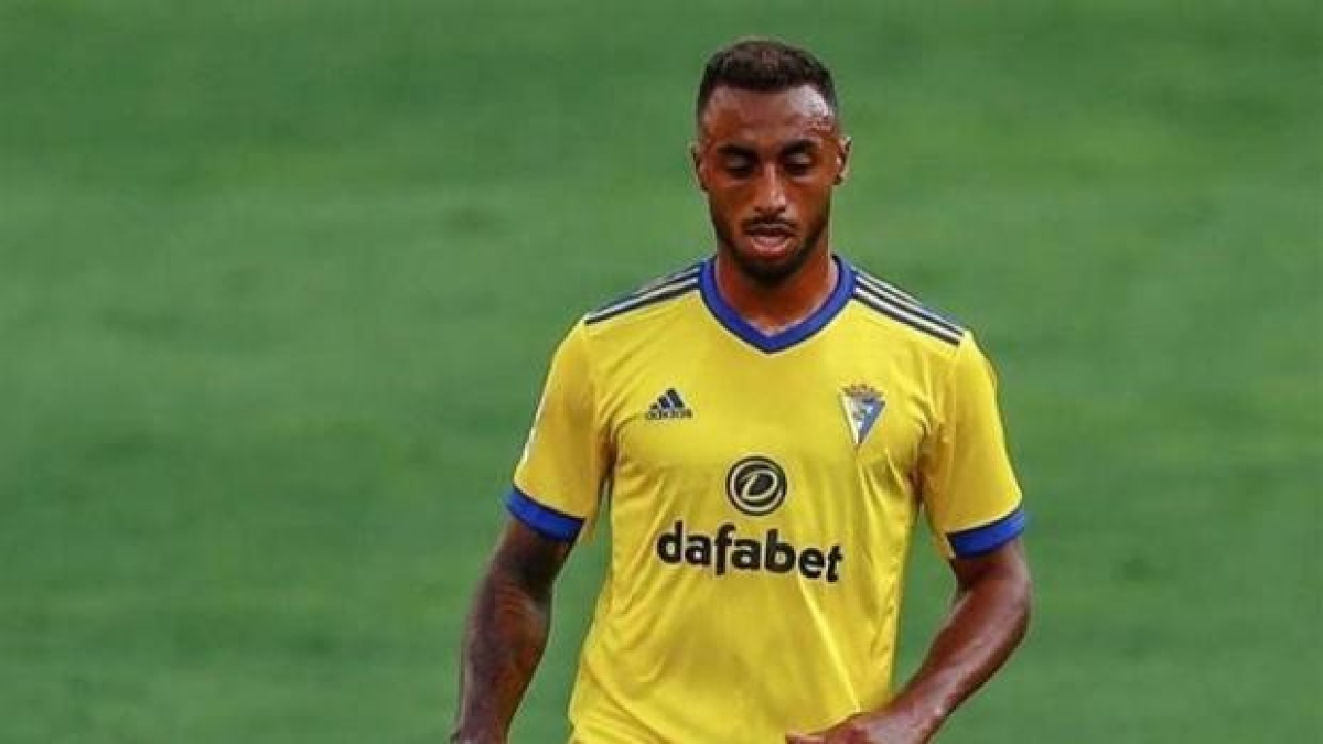 Carlos Akapo, a un paso de abandonar el Cádiz CF