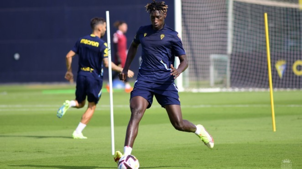 Momo Mbaye, el nuevo objetivo del Southampton para la defensa