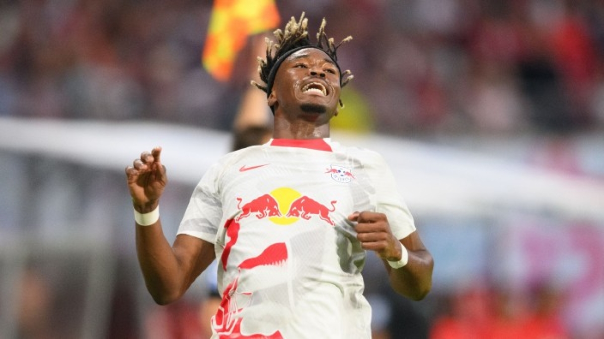 Simakan, la opción top de Arteta para el lateral derecho