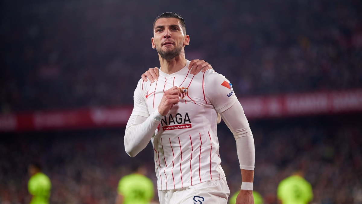 Rafa Mir sigue esperando al Valencia