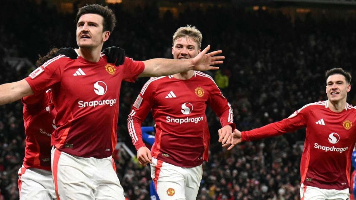 Manchester United has closed their first big signing of the summer ...