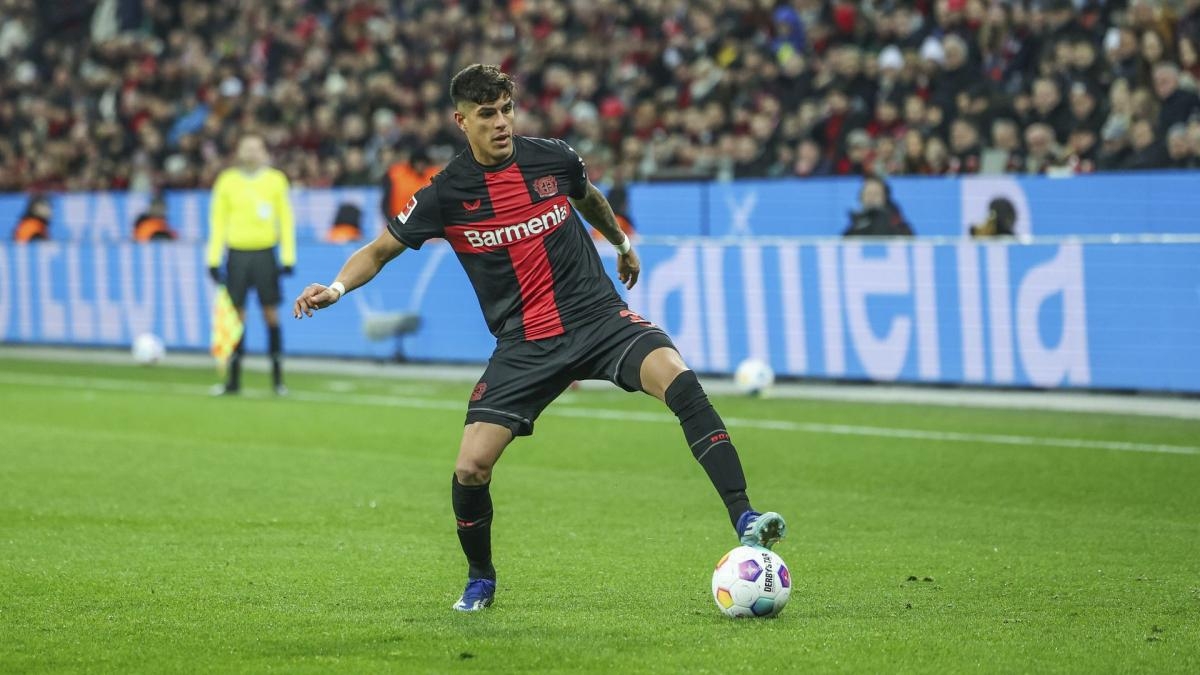 Hincapié rules out Tottenham and chooses Arsenal | Fichajes.net