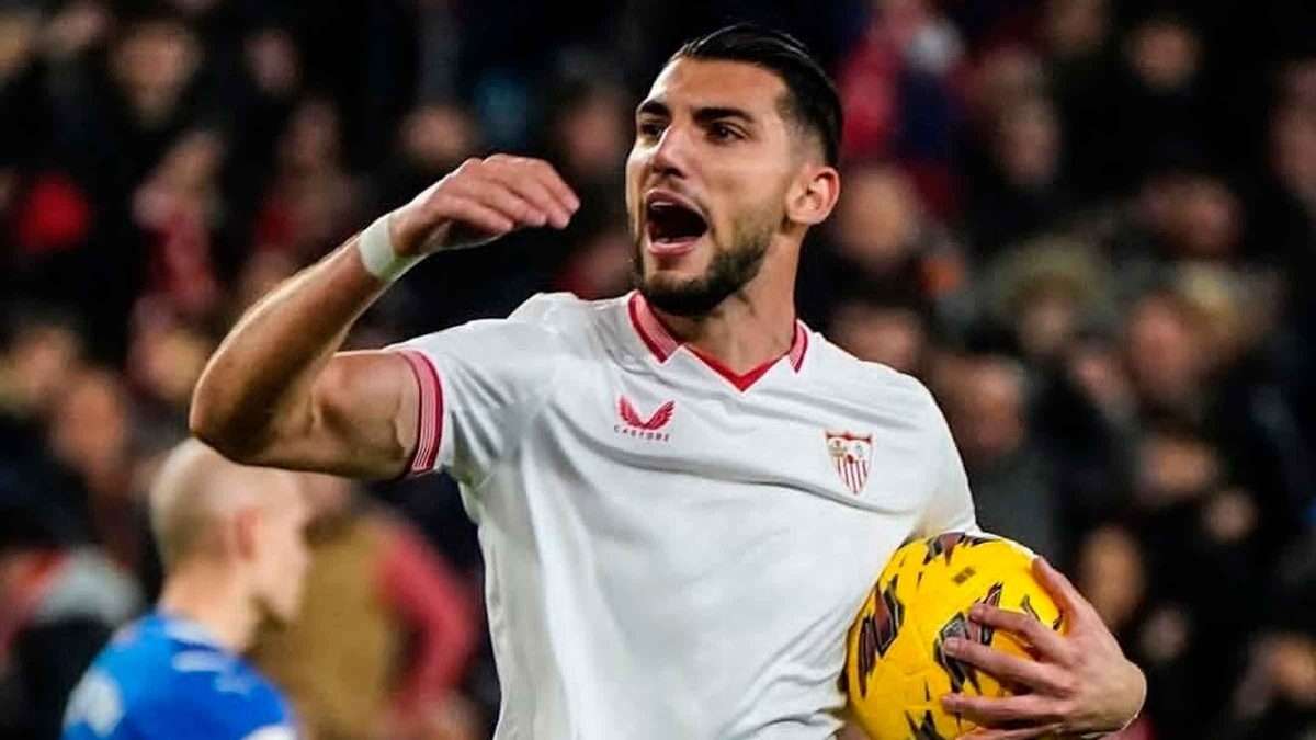 Rafa Mir, the top favorite to strengthen Elche's forward line ...