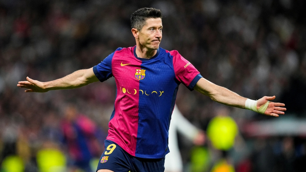 The forward that Barcelona would sign for FREE to replace Lewandowski ...