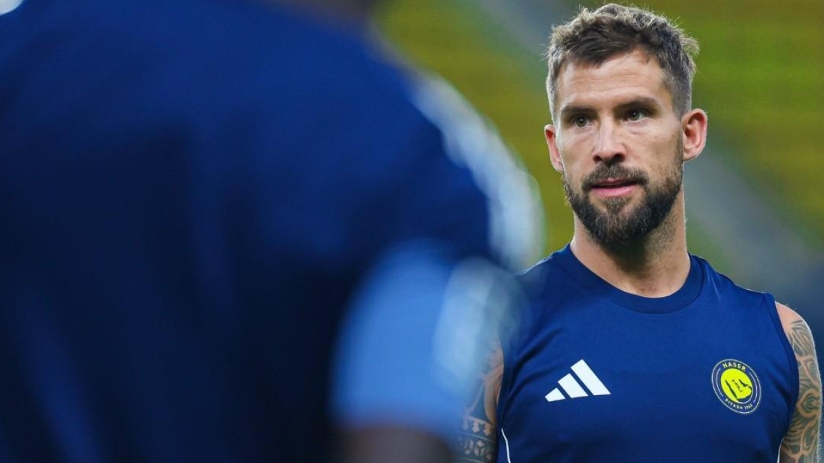 Iñigo Martínez presiona para regresar al Barcelona en enero