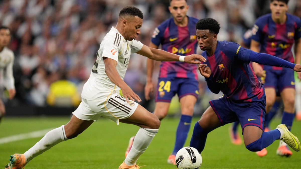 Real Madrid and FC Barcelona are fighting for the signing of a 16-year ...